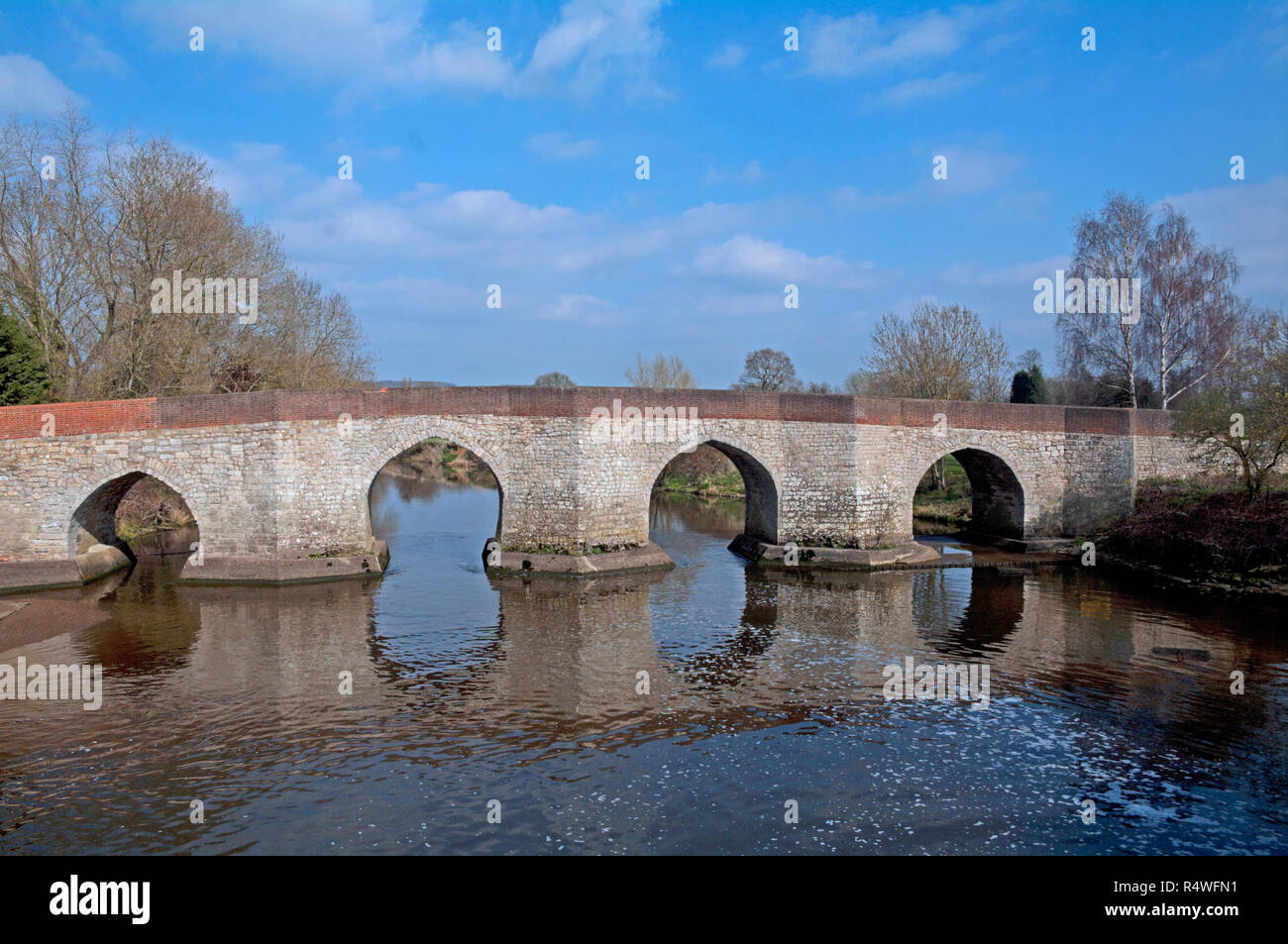 Yalding, Twyford Bridge over River Medway, Kent Stock Photo - Alamy