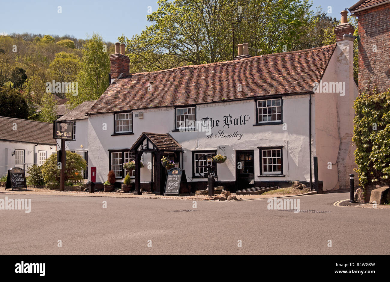 The bull at streatley hi-res stock photography and images - Alamy
