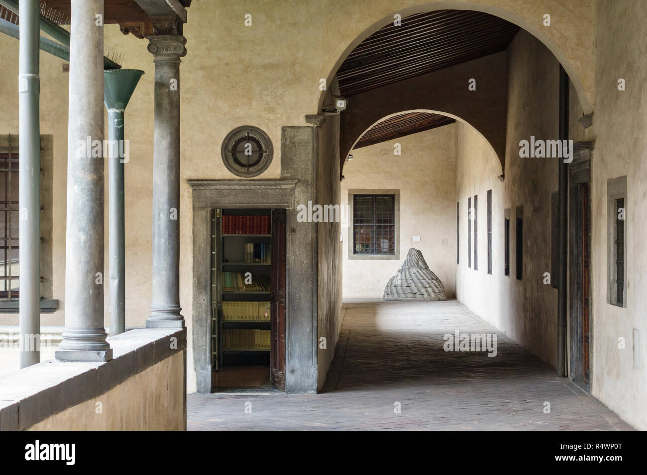 The 15c Canon's Cloister at the Basilica di San Lorenzo, Florence ...