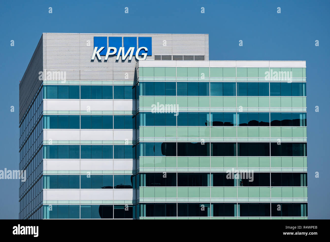 SANTA CLARA, CA/USA - OCTOBER 20, 2018: KPMG corporate facility and ...