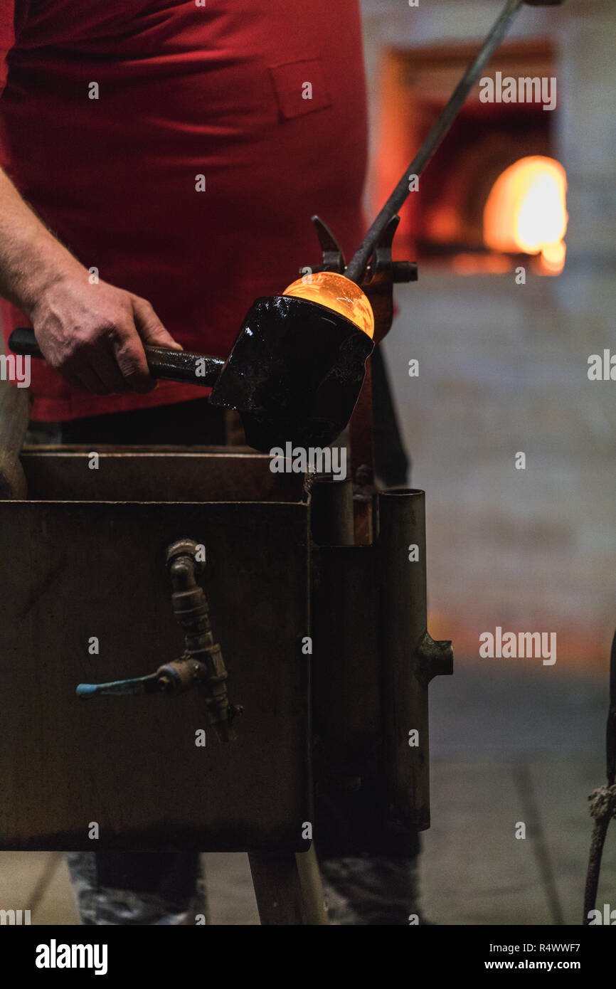 Manual glassblowing hi-res stock photography and images - Alamy