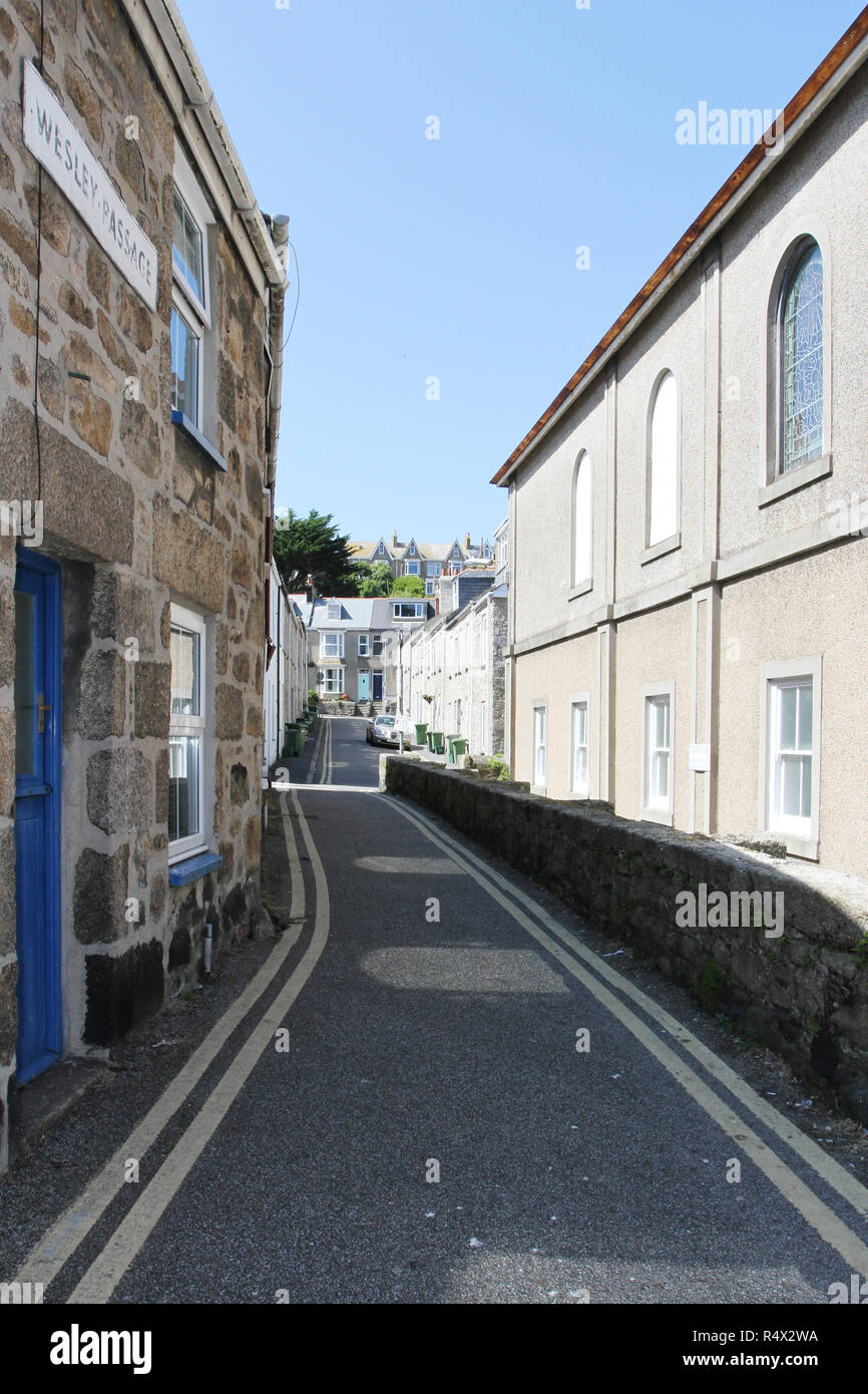 A typical cornish town street in Saint Ives, wesley passage. Saint Ives ...