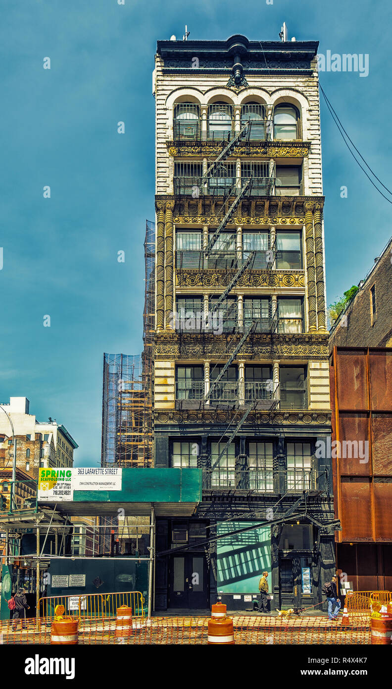 New york building scaffolding hi-res stock photography and images - Alamy