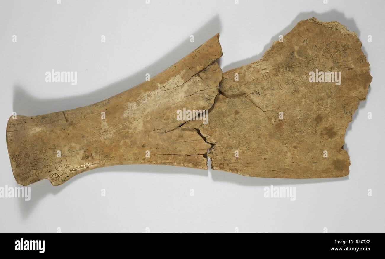 Shang dynasty oracle bone hi-res stock photography and images - Alamy