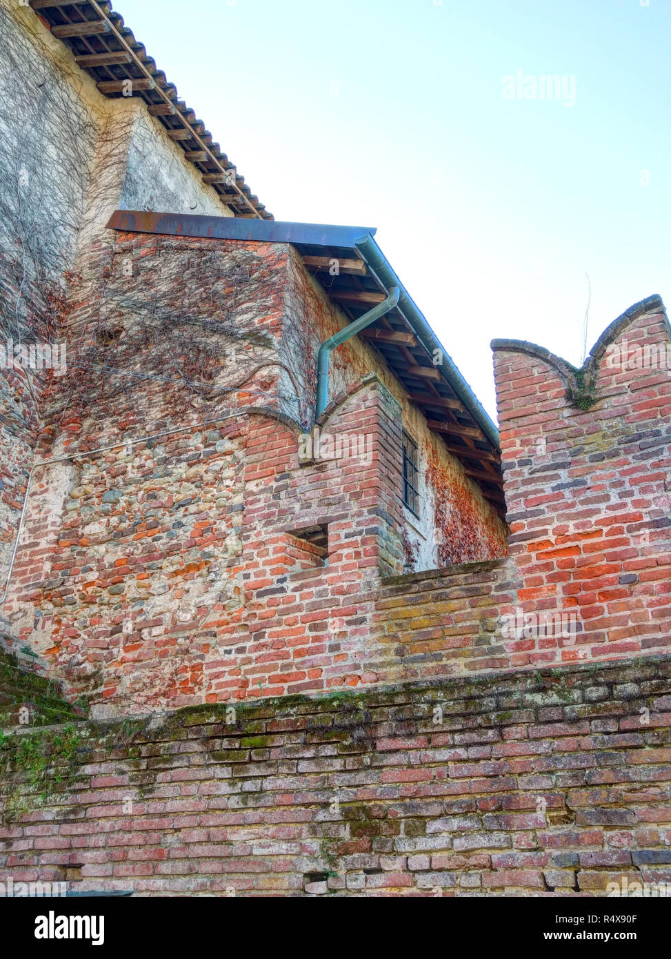 Brick merlons hi-res stock photography and images - Alamy