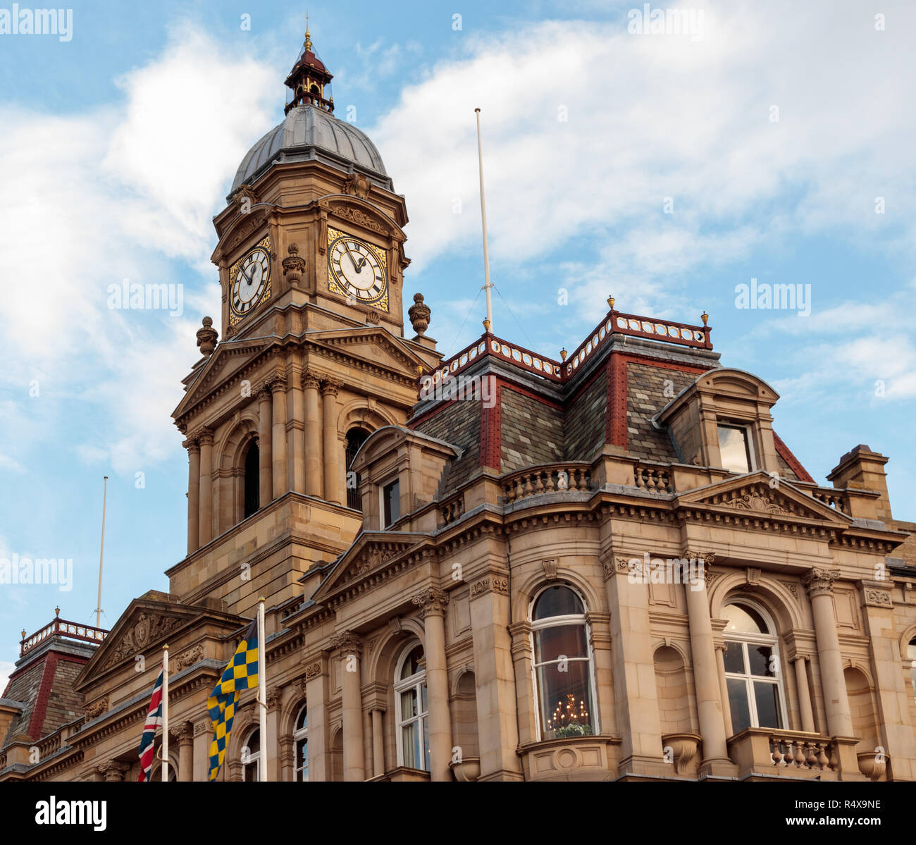 Dewsbury Town Hall Stock Photos & Dewsbury Town Hall Stock Images - Alamy