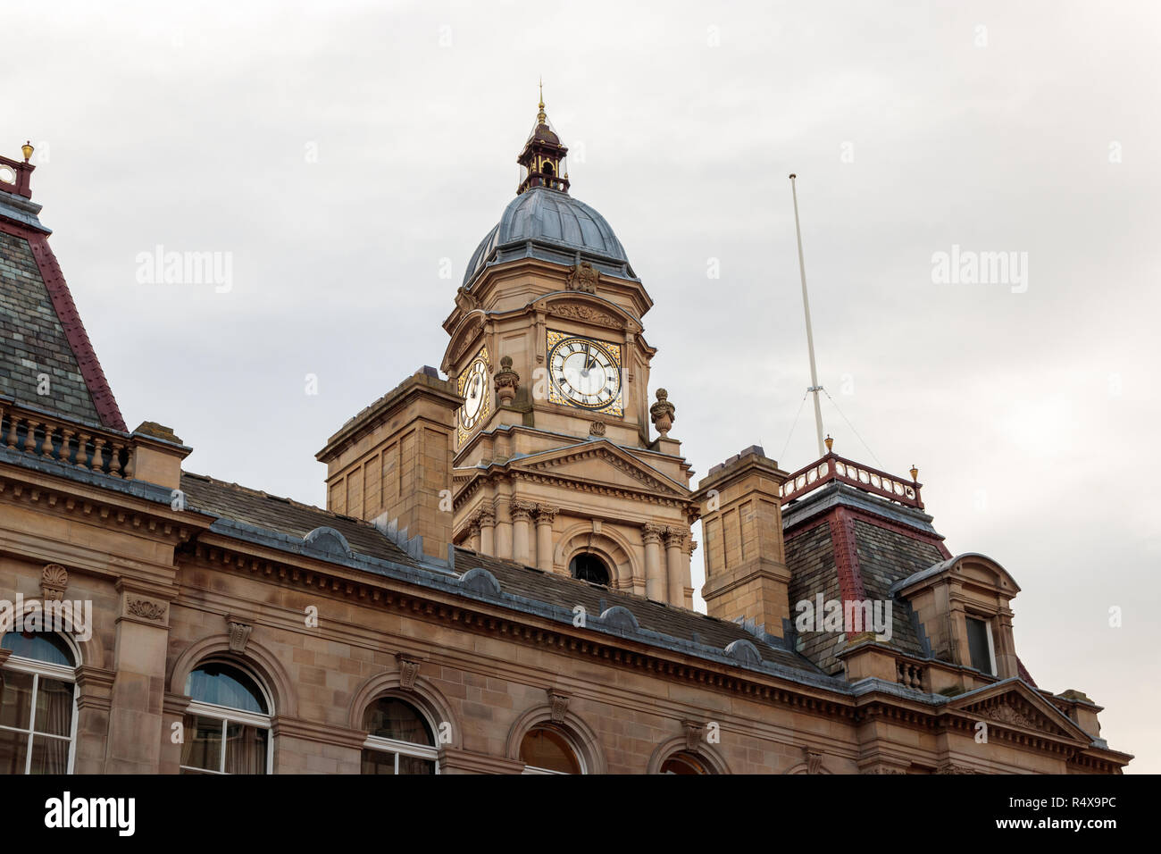 Dewsbury town hall hi-res stock photography and images - Alamy