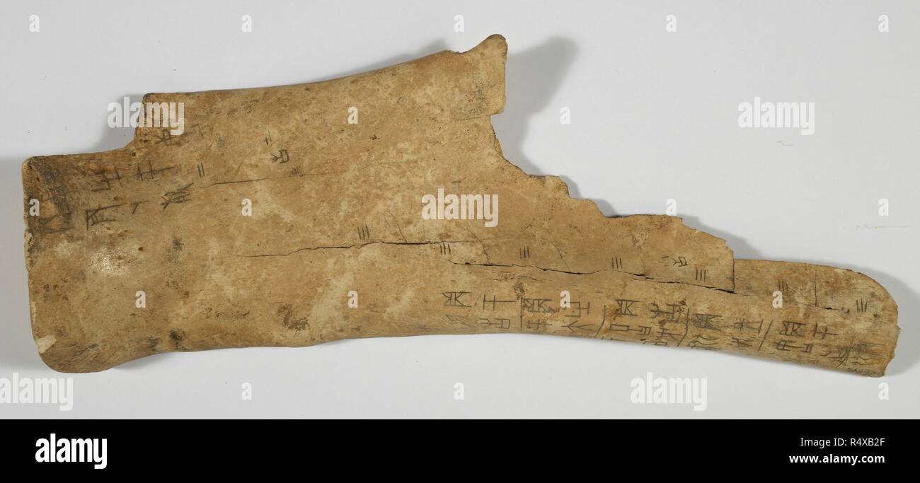 Shang dynasty oracle bone hi-res stock photography and images - Alamy