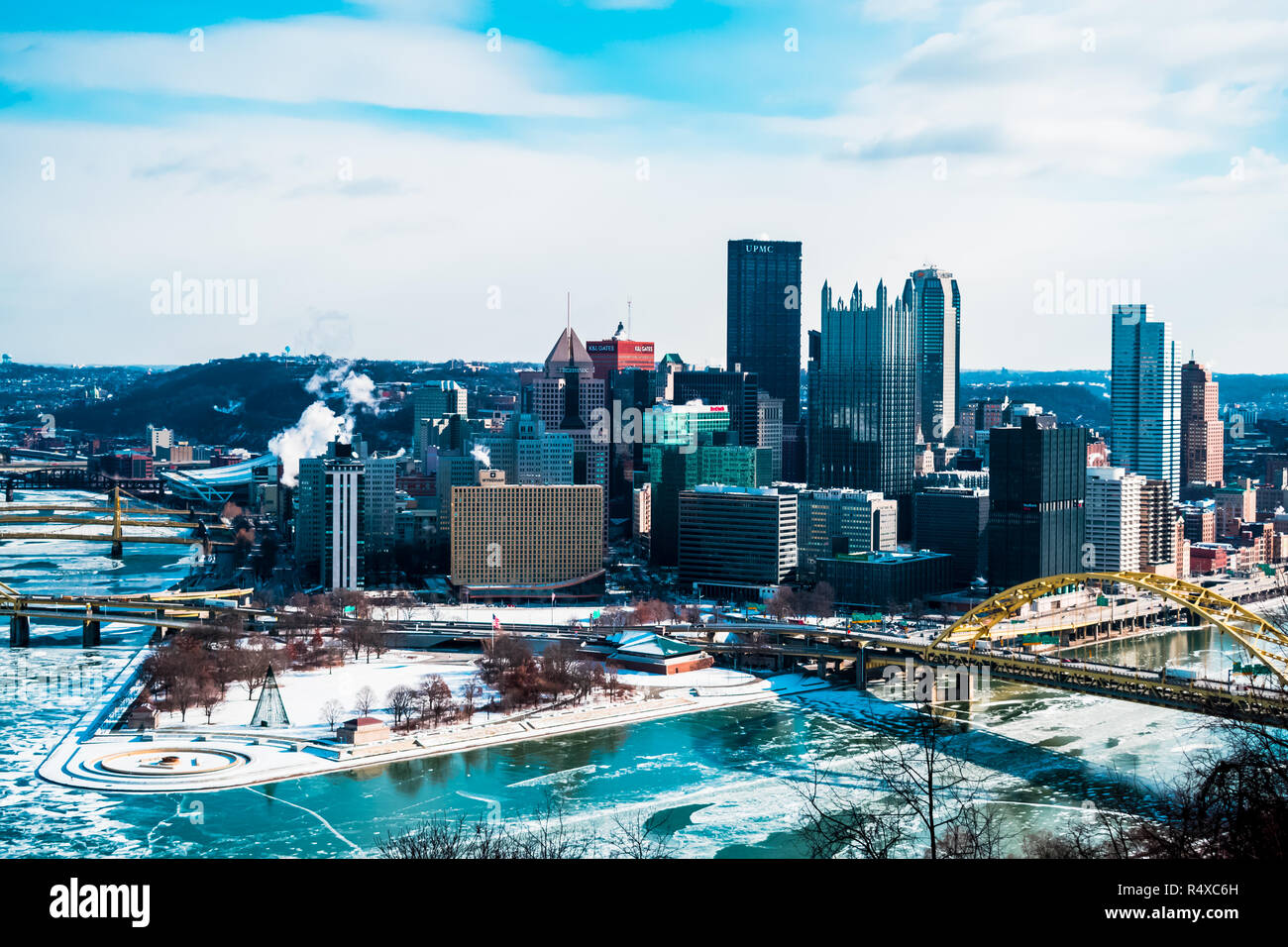 Frozen rivers hi-res stock photography and images - Alamy