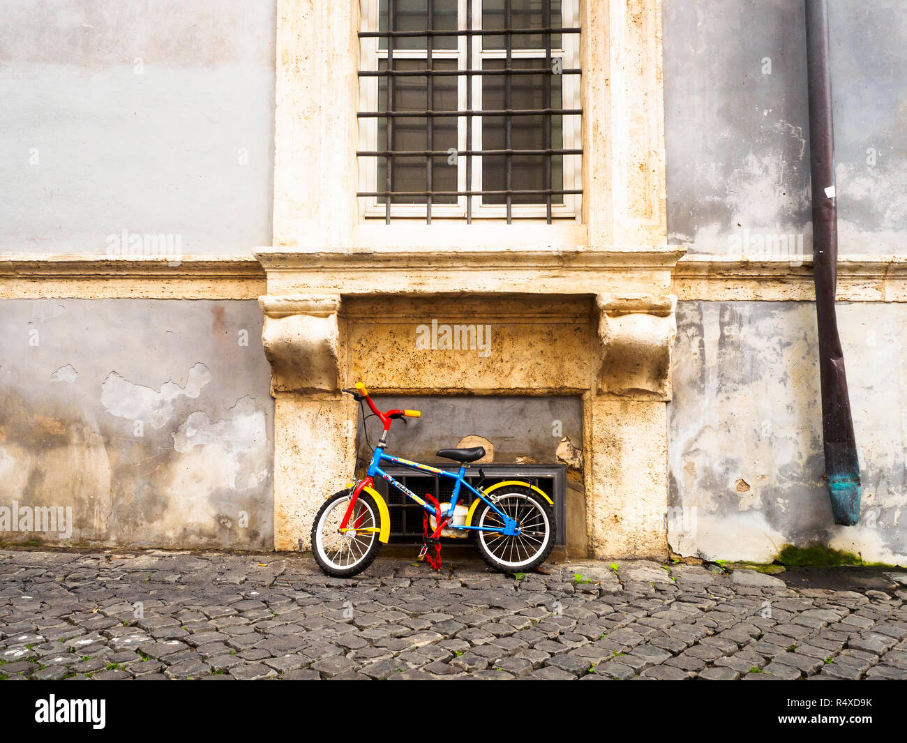 Kid and bicycle hi-res stock photography and images - Alamy