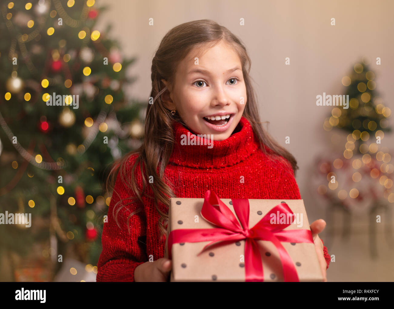 Girl gift box hi-res stock photography and images - Alamy