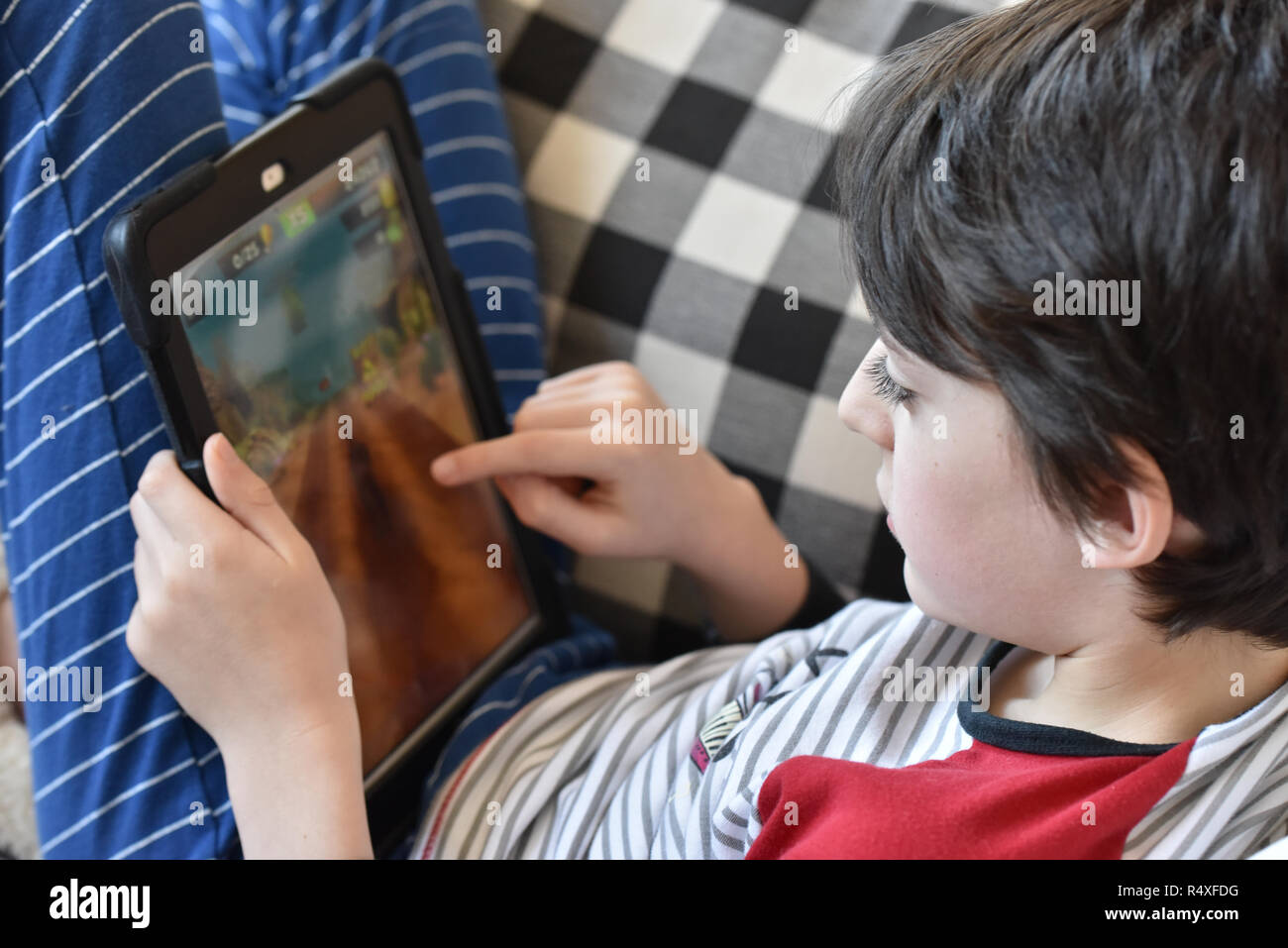 Children on computer tablets hi-res stock photography and images - Alamy