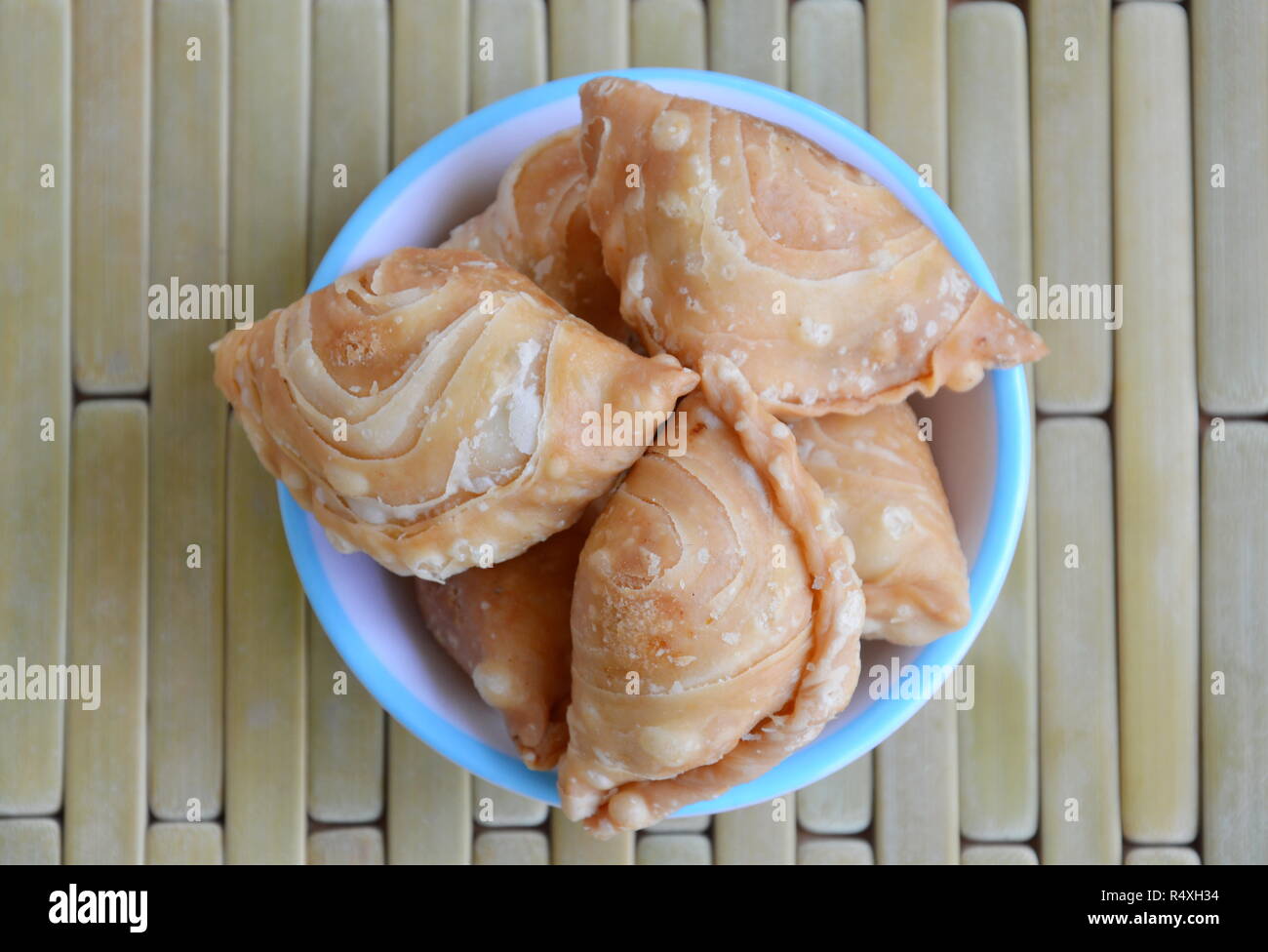 Chicken curry puff hi-res stock photography and images - Alamy