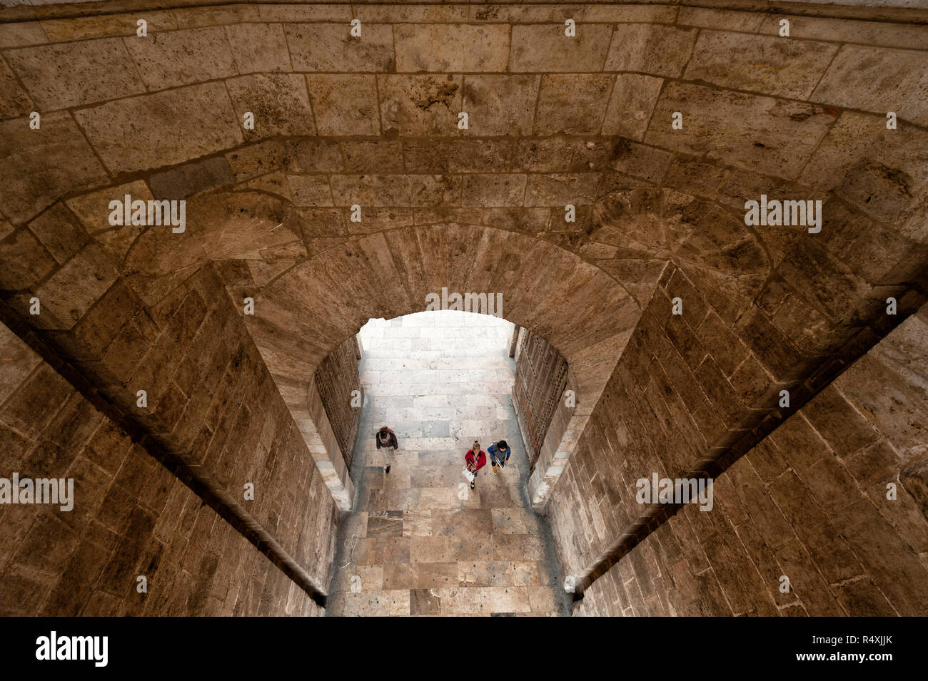 Medieval gateway hi-res stock photography and images - Alamy