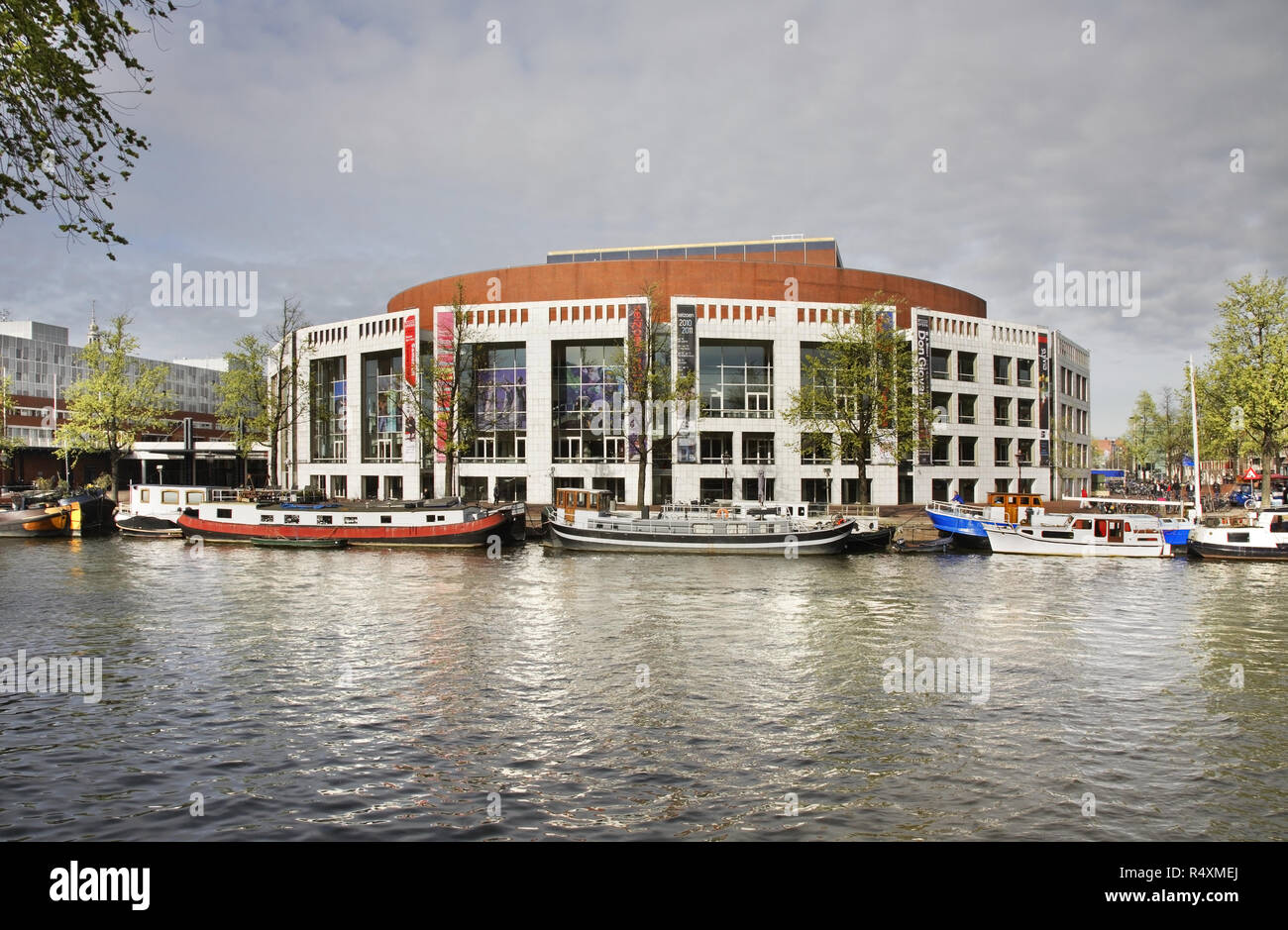 Netherlands opera and ballet house hi-res stock photography and images ...