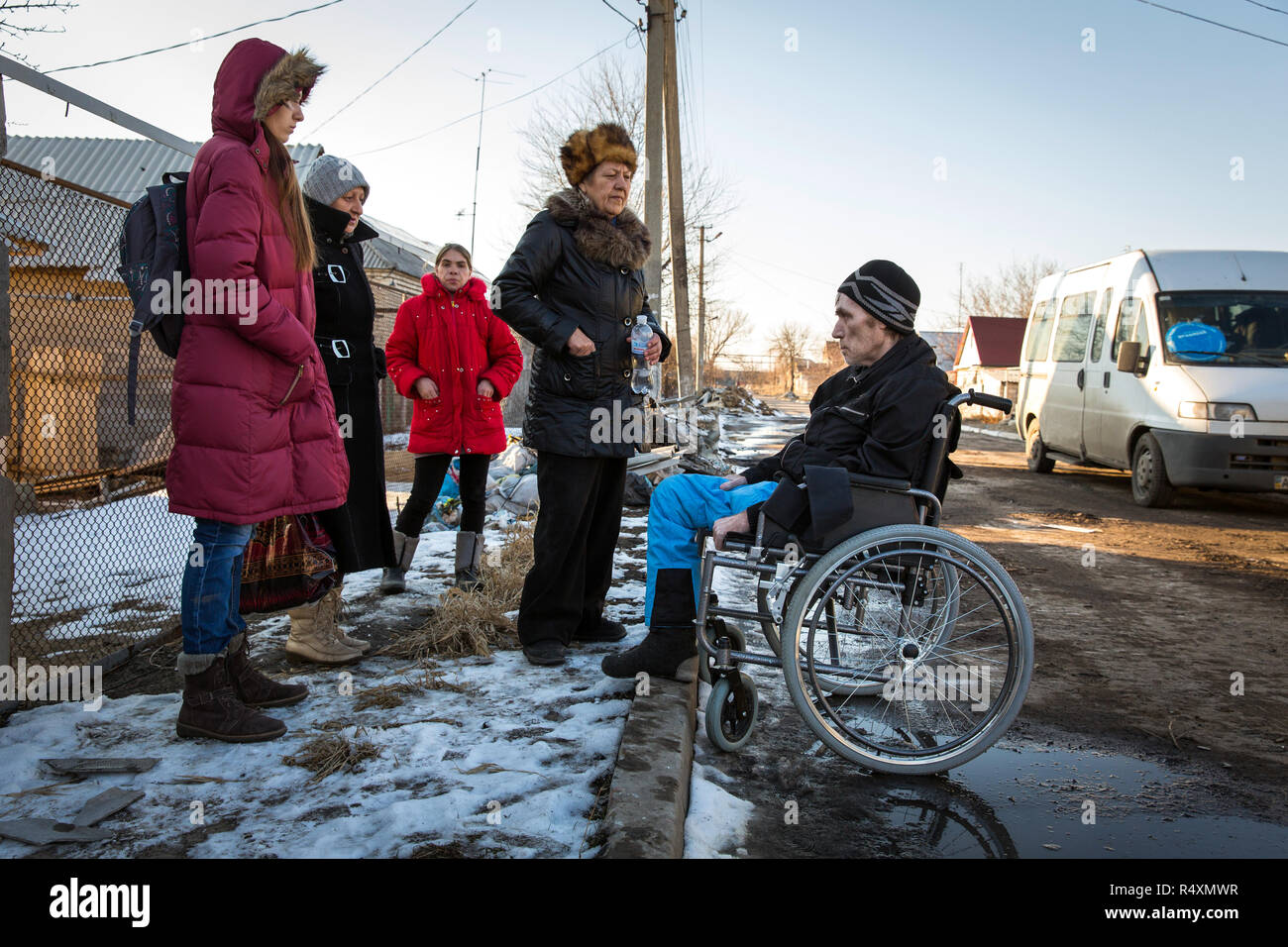 Volenteer Evgeny Kaplin and his helpers negotiate with the warring ...