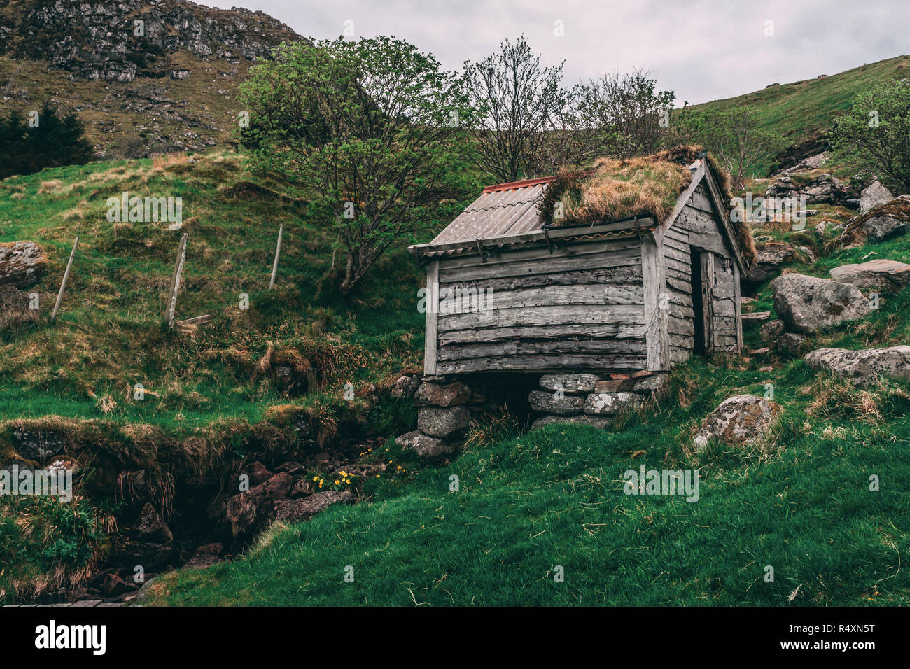 Old hut hi-res stock photography and images - Alamy