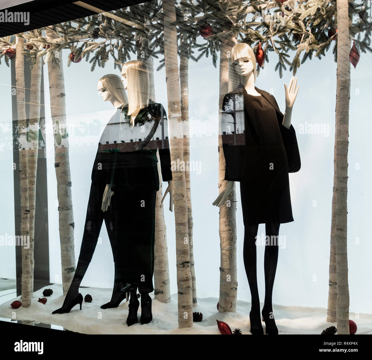 Department store window display hi-res stock photography and images - Alamy
