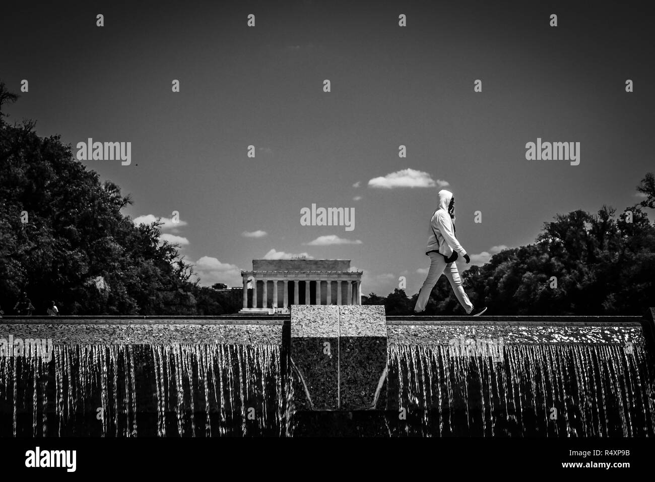Lincoln memorial reflecting pool Black and White Stock Photos & Images ...