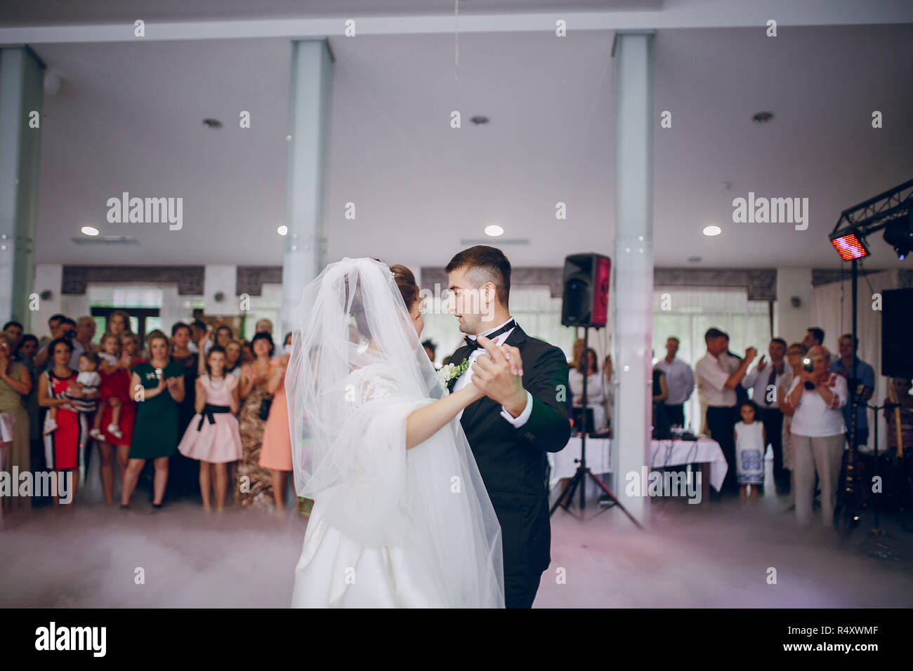 first wedding dance Stock Photo - Alamy