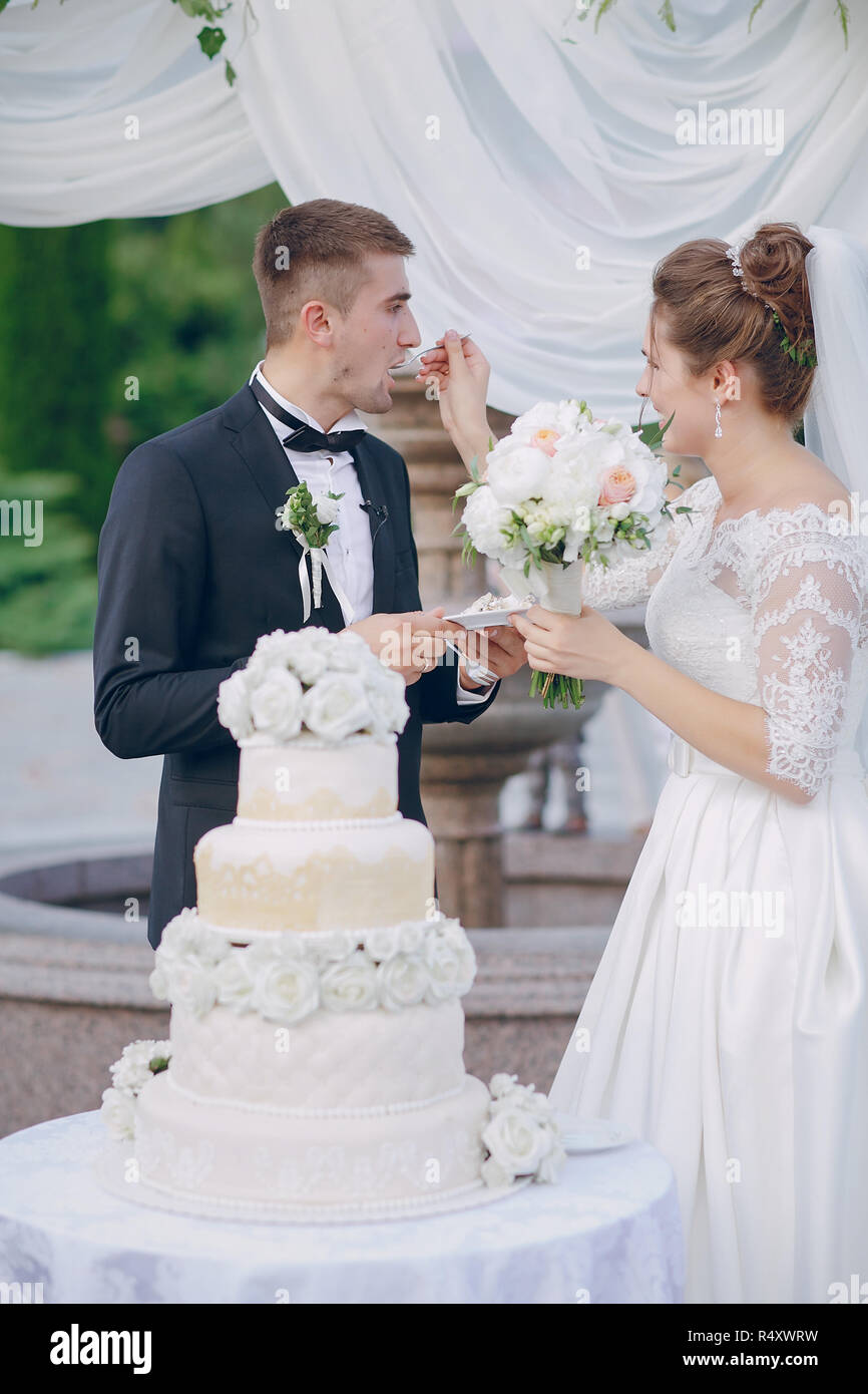 Wedding couple sweet cake hi-res stock photography and images - Alamy