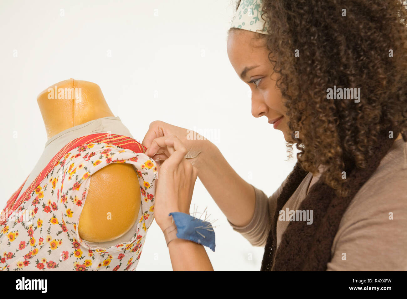 Person profile sewing sewing hi-res stock photography and images - Alamy