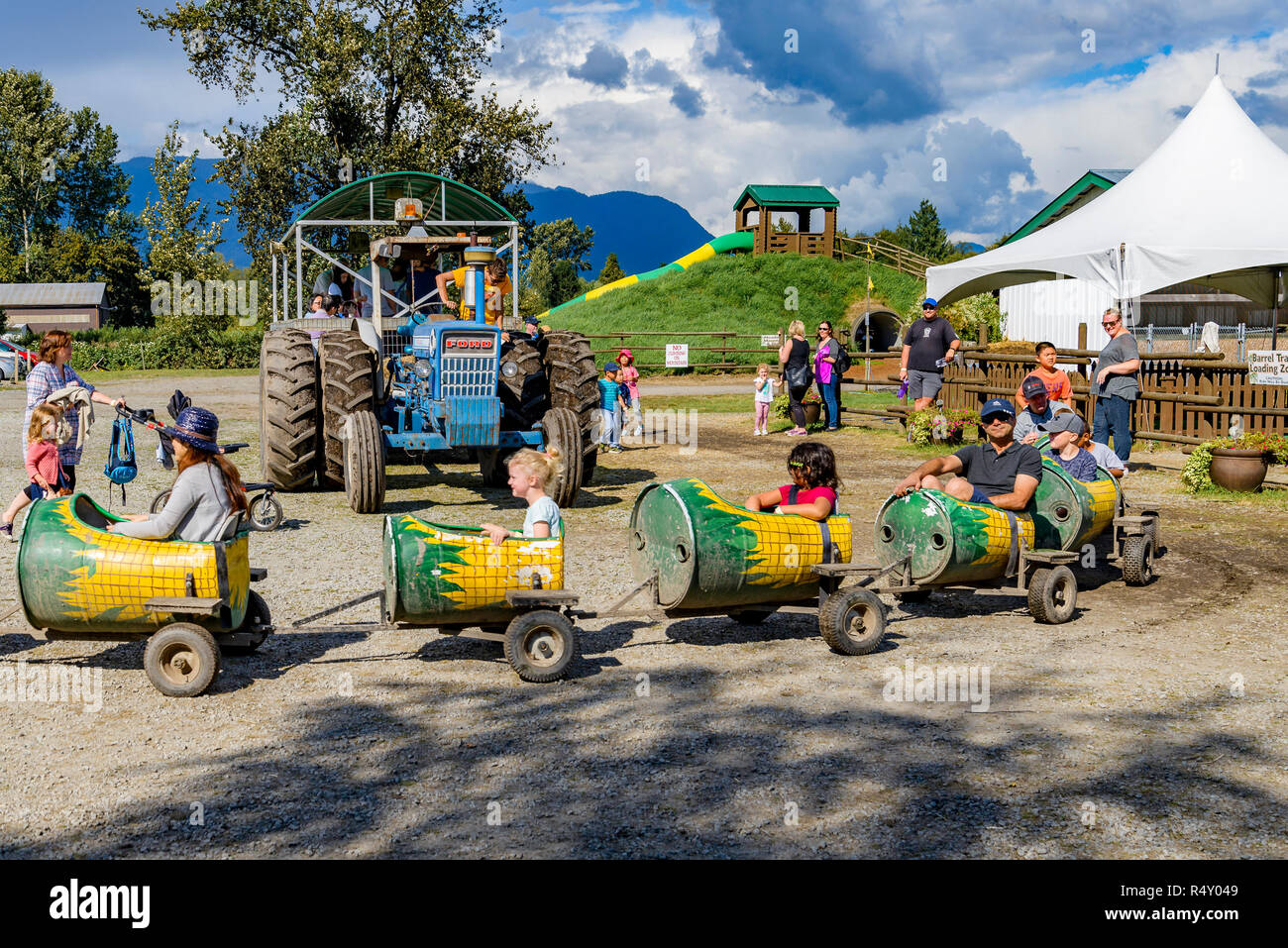 Kiddie corn ride hi-res stock photography and images - Alamy