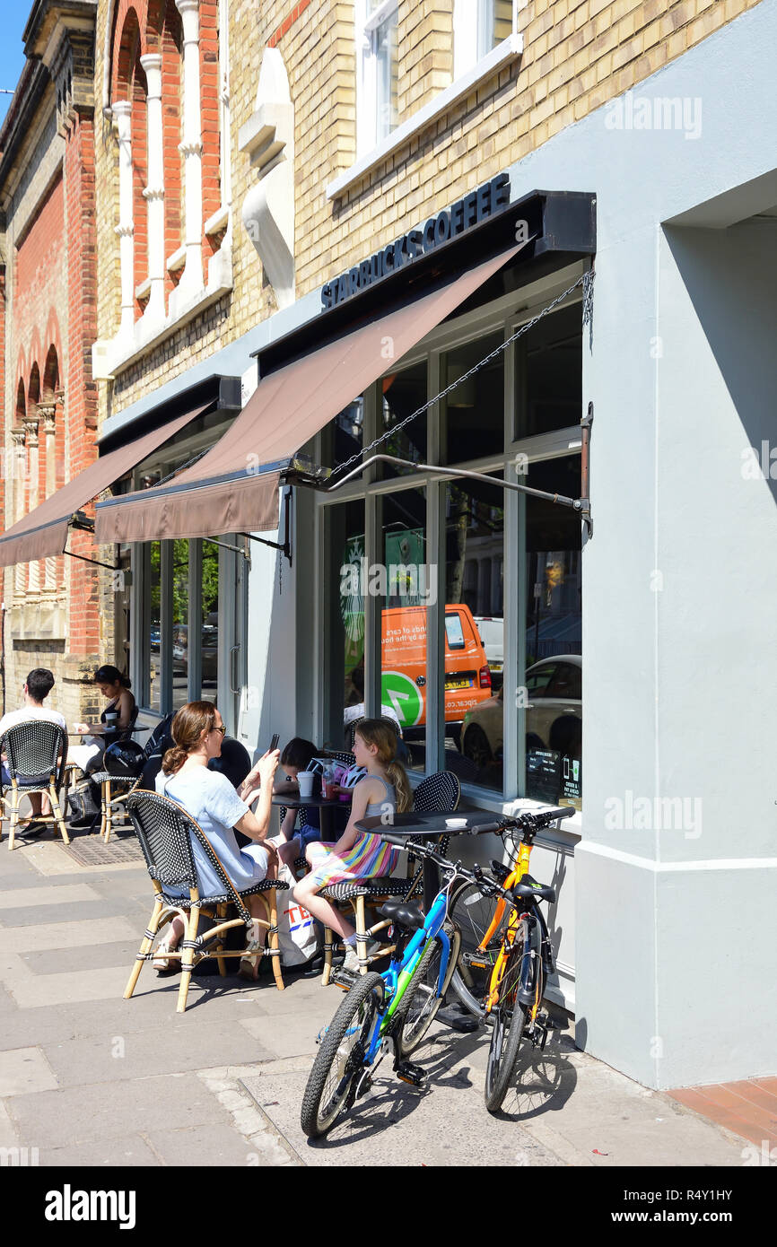 Outside starbucks hi-res stock photography and images - Alamy