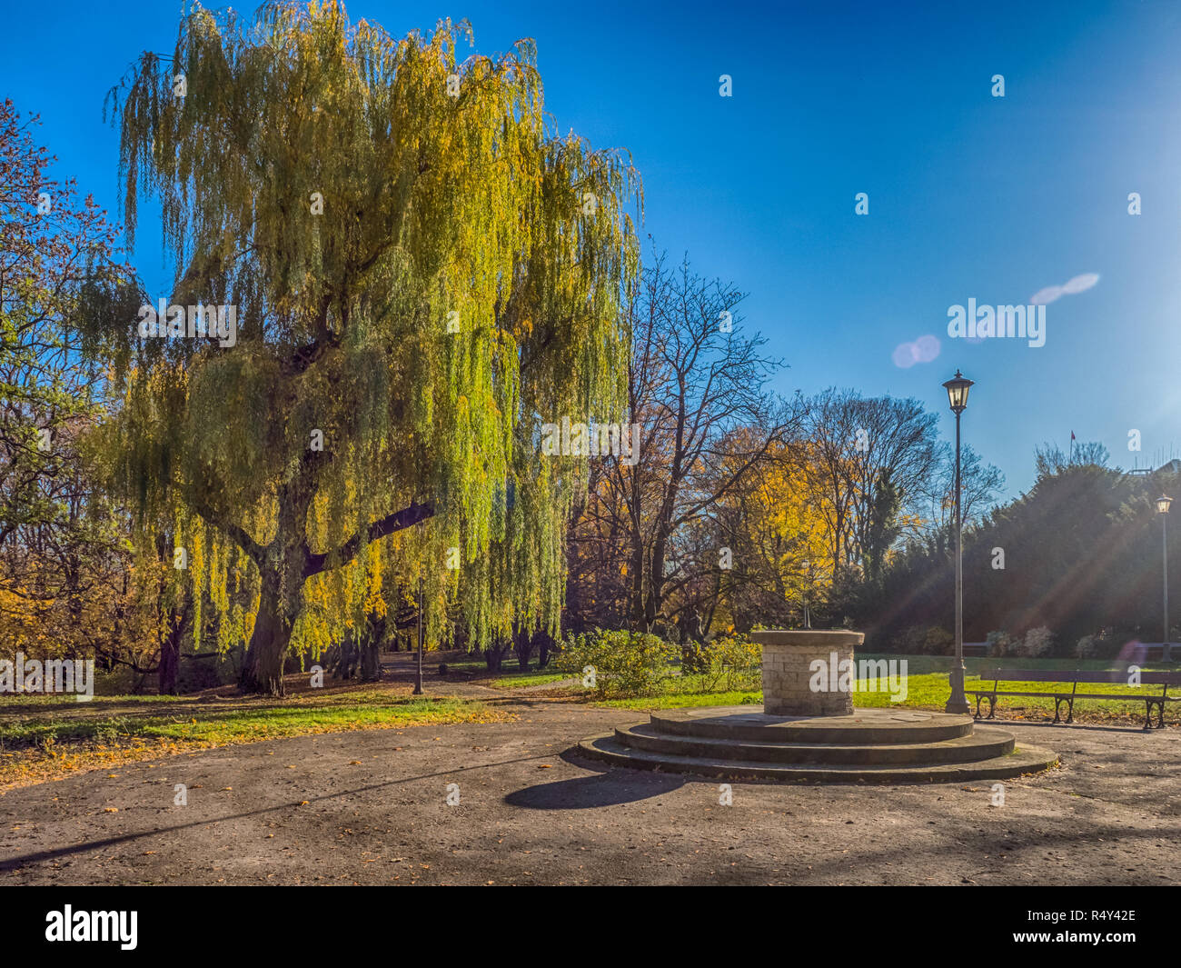 Sundial ground hi-res stock photography and images - Alamy