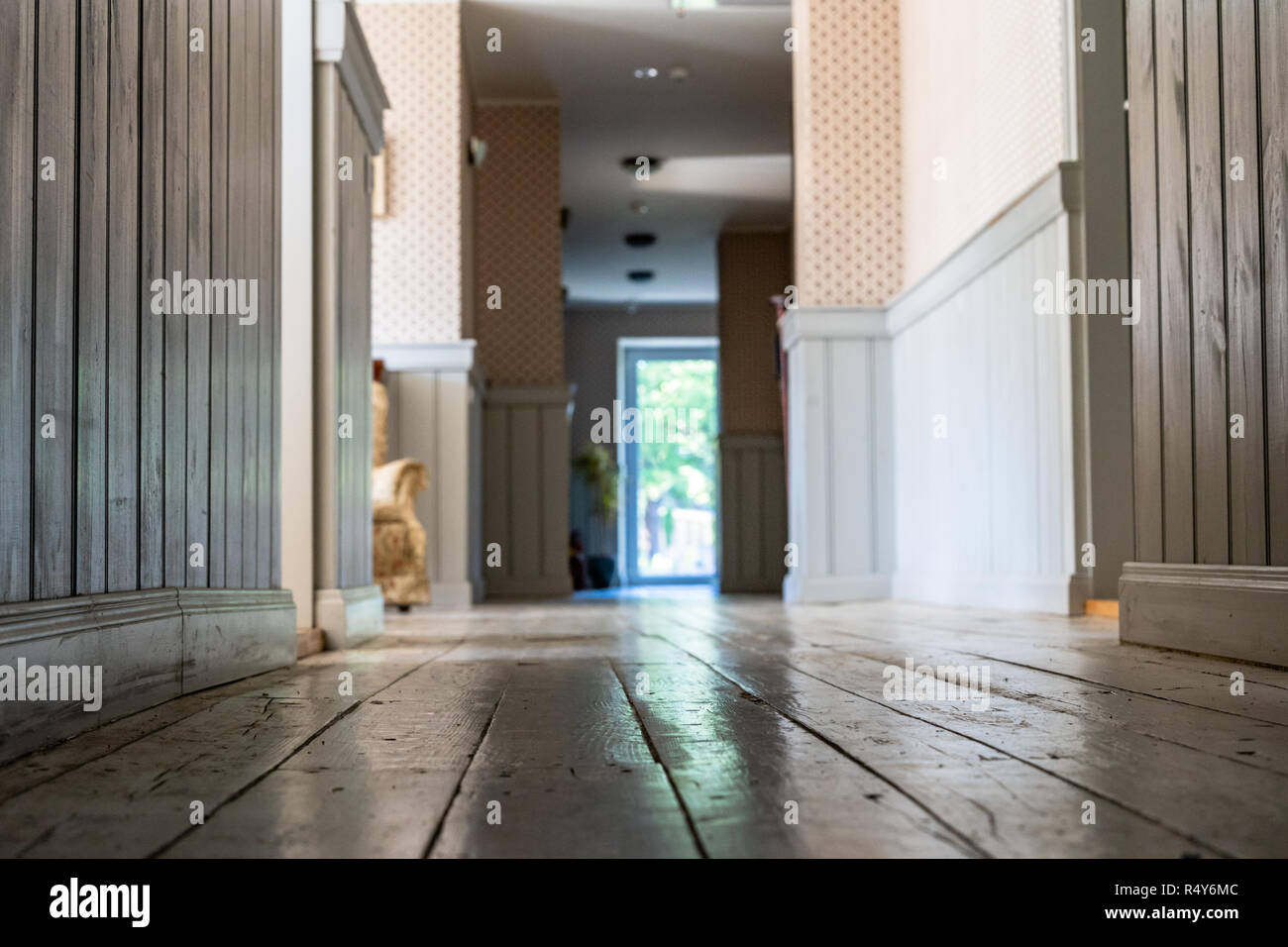Hotel hallway hi-res stock photography and images - Alamy