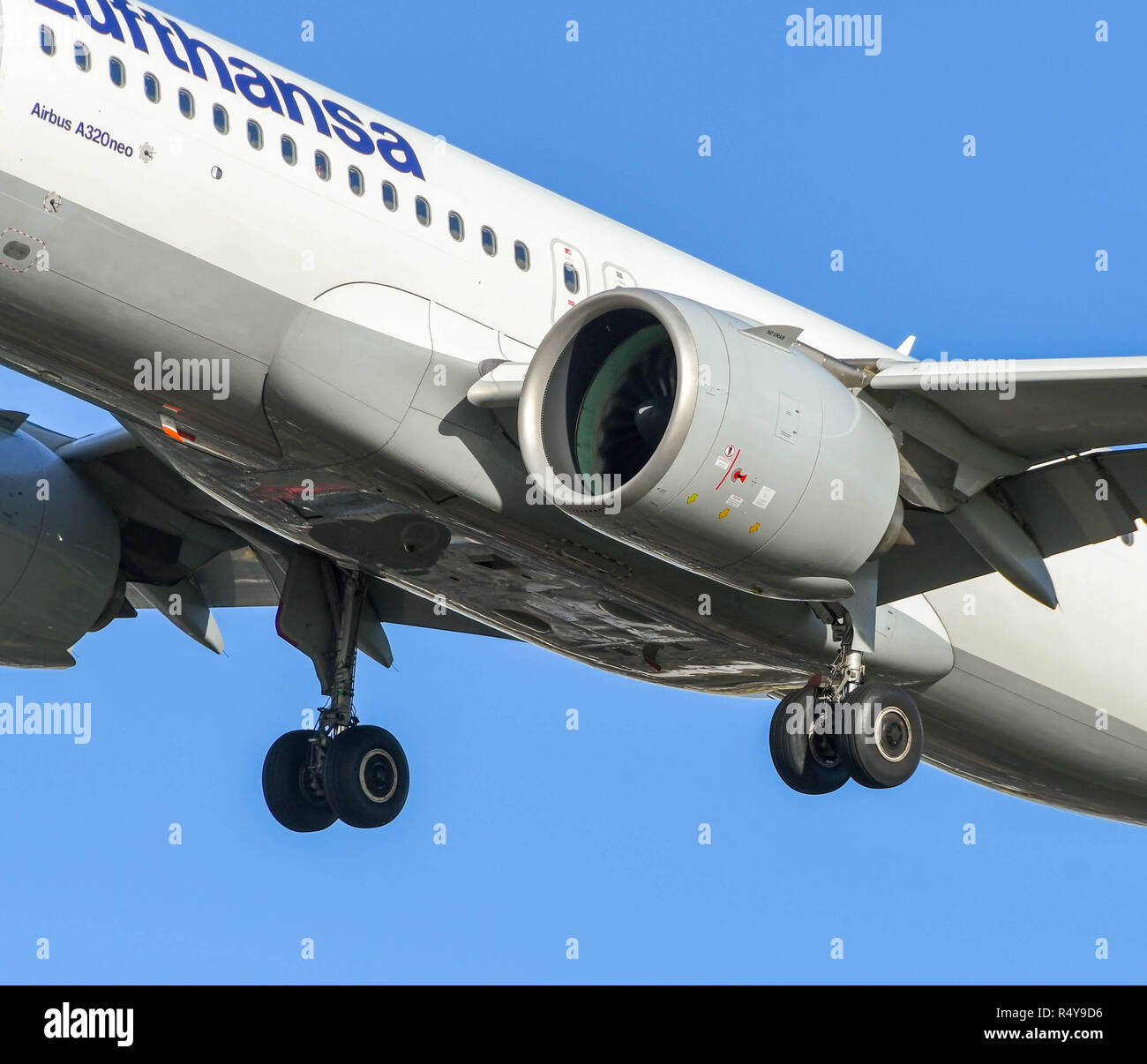 New jet engine hi-res stock photography and images - Alamy