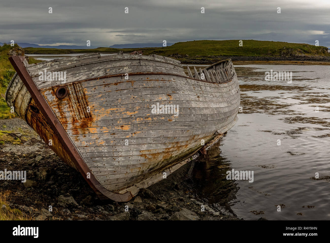 Ship wreck island hi-res stock photography and images - Alamy