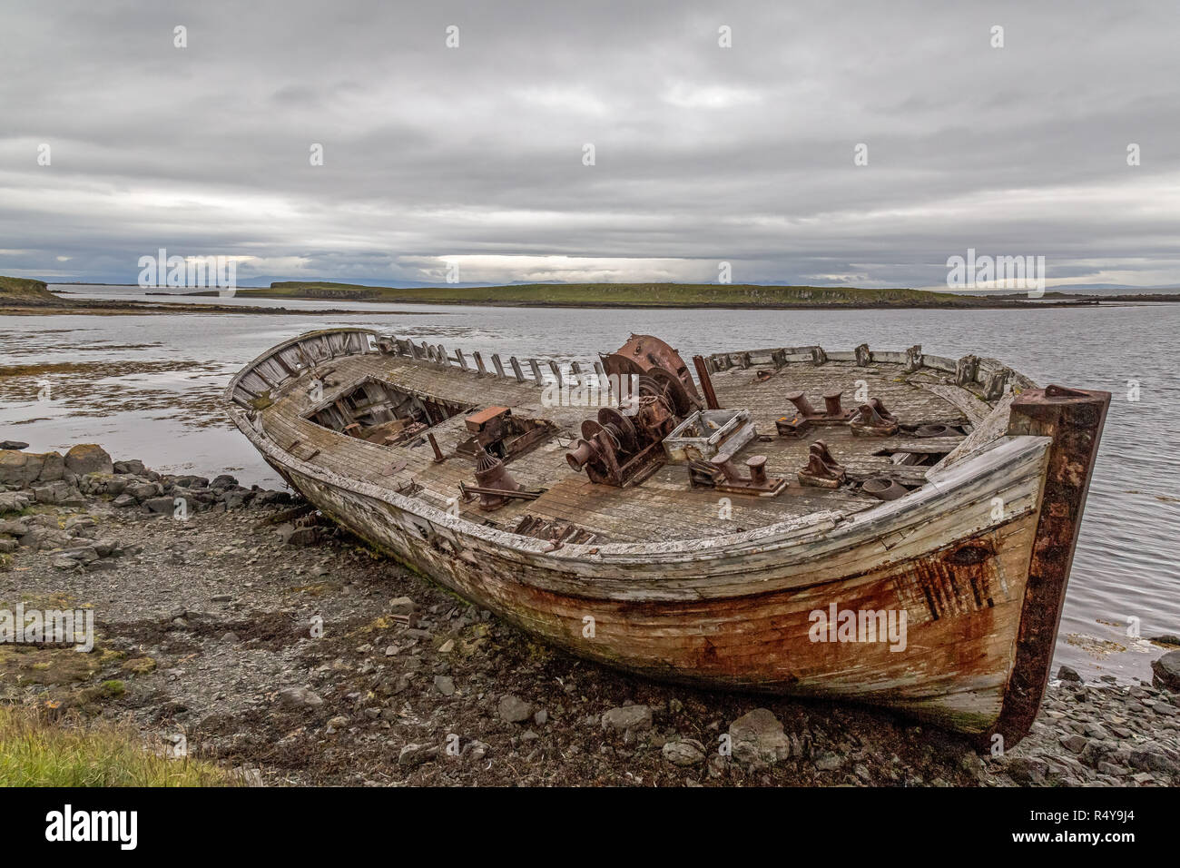 Ship wreck island hi-res stock photography and images - Alamy