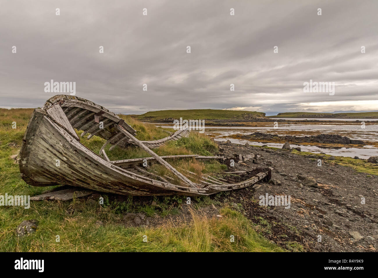 Ship wreck island hi-res stock photography and images - Alamy