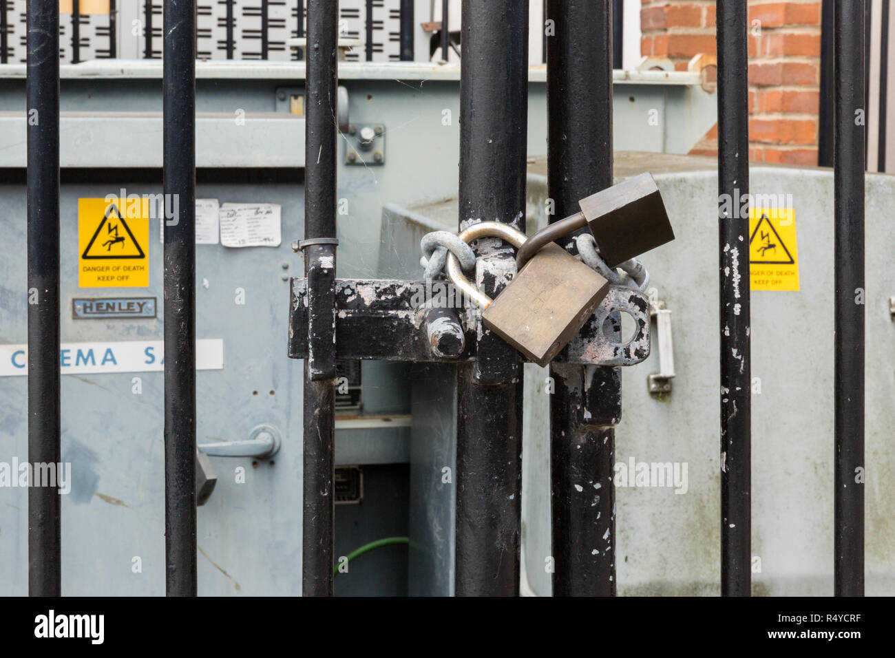 Padlocked gates hi-res stock photography and images - Alamy