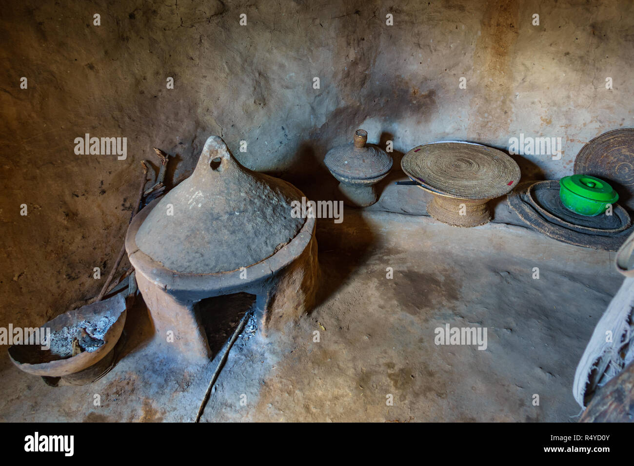 African clay stove hi-res stock photography and images - Alamy