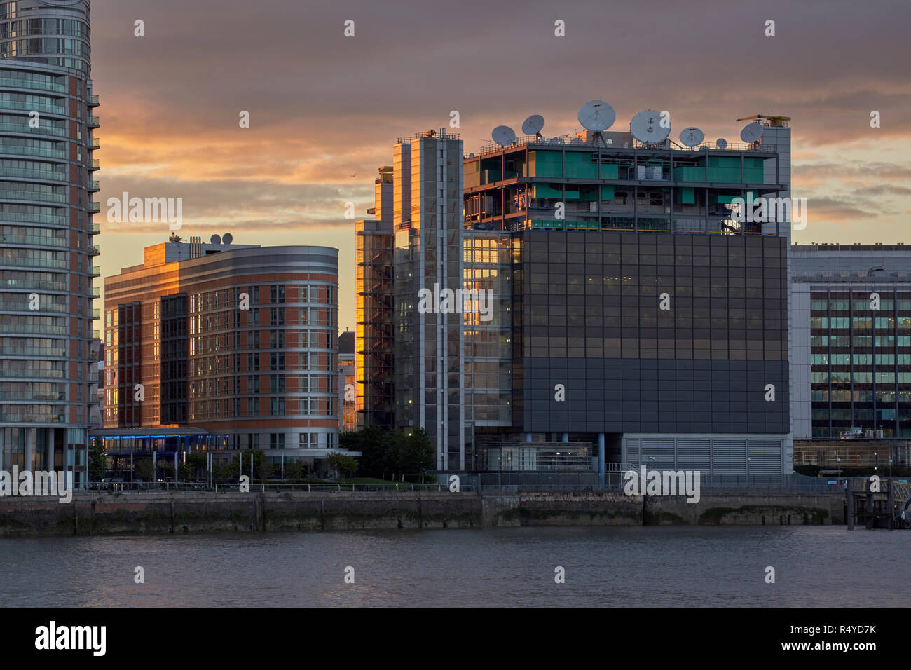 Data centre architecture hi-res stock photography and images - Alamy