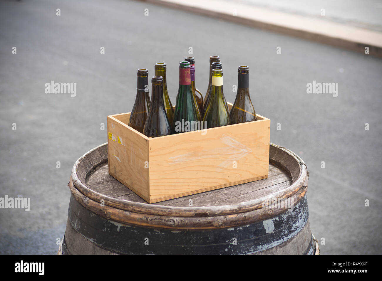 Wine crate boxes hi-res stock photography and images - Alamy