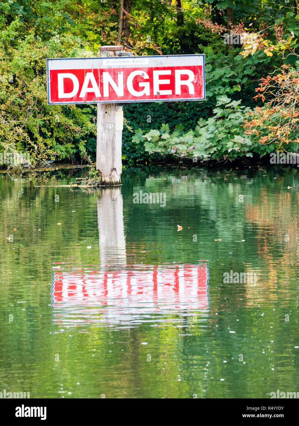 Danger Sign nr Cookham Lock and Weir, River Thames, Berkshire, England ...