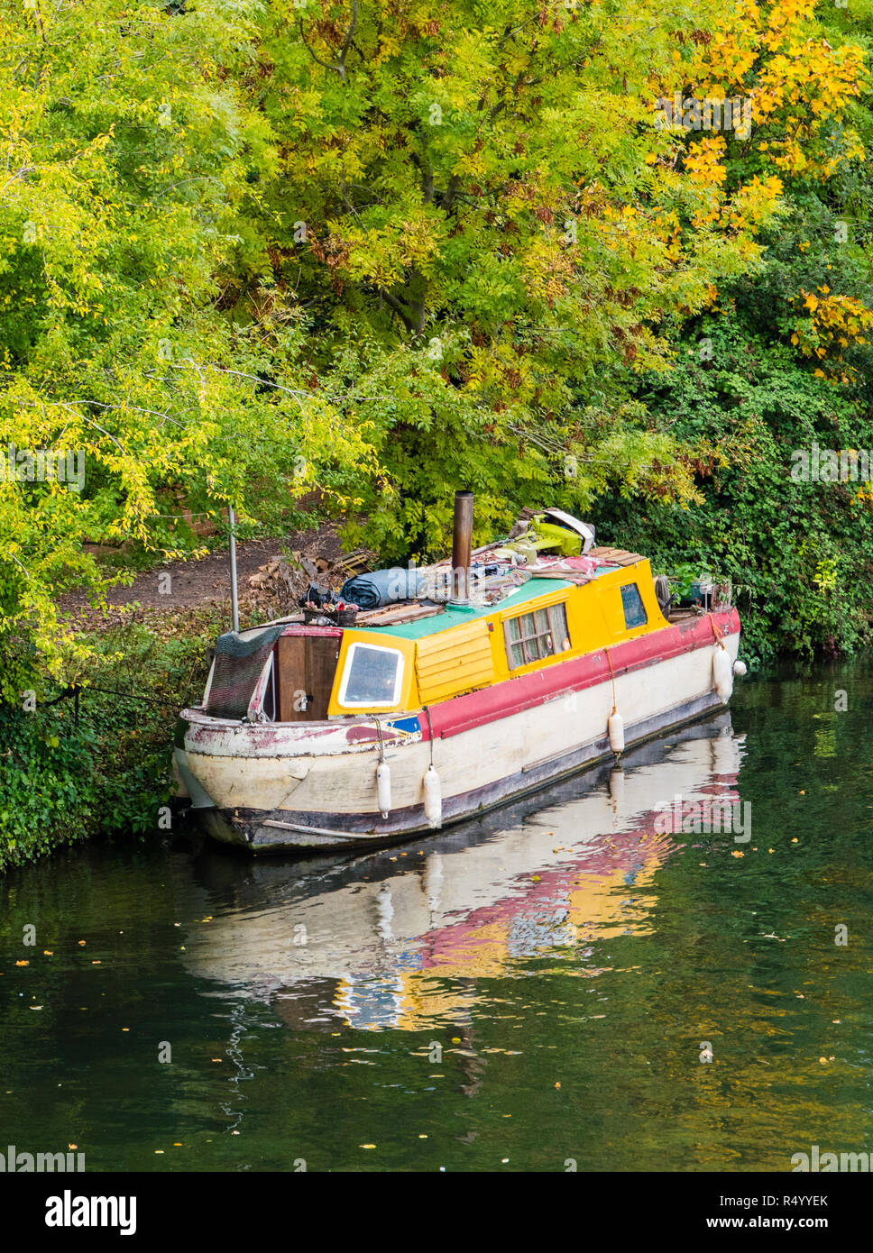 Cute narrow boat hi-res stock photography and images - Alamy