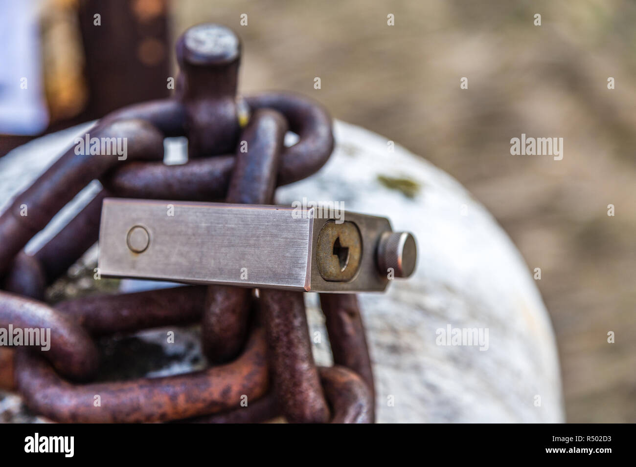 Chain link bollard hi-res stock photography and images - Alamy