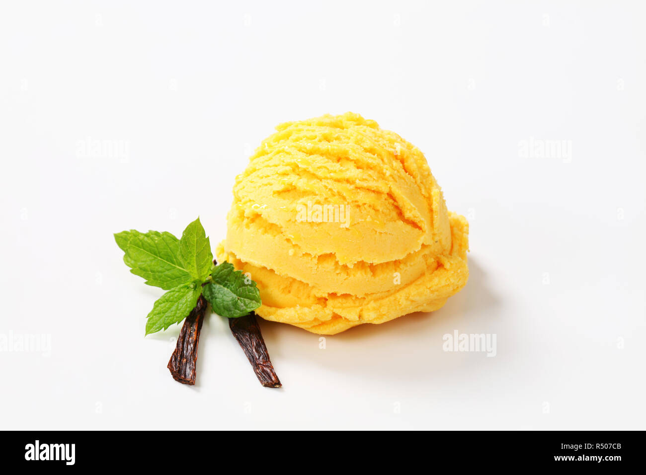 Scoop of yellow ice cream Stock Photo - Alamy