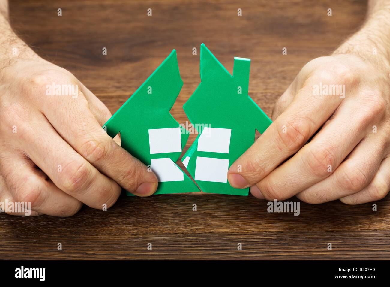 Person breaking into property hi-res stock photography and images - Alamy