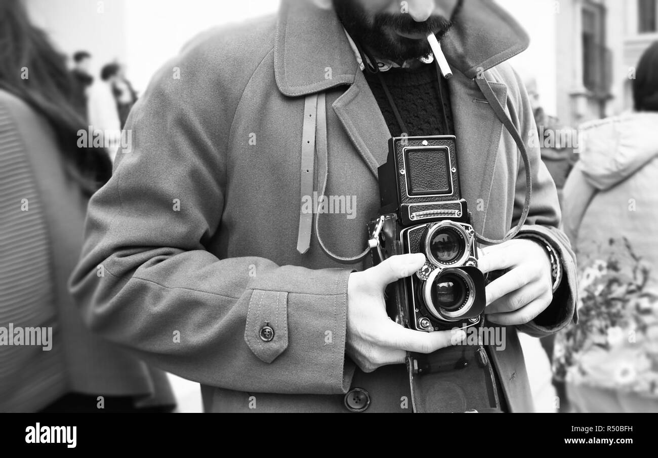 Old man black round glasses hi-res stock photography and images - Alamy