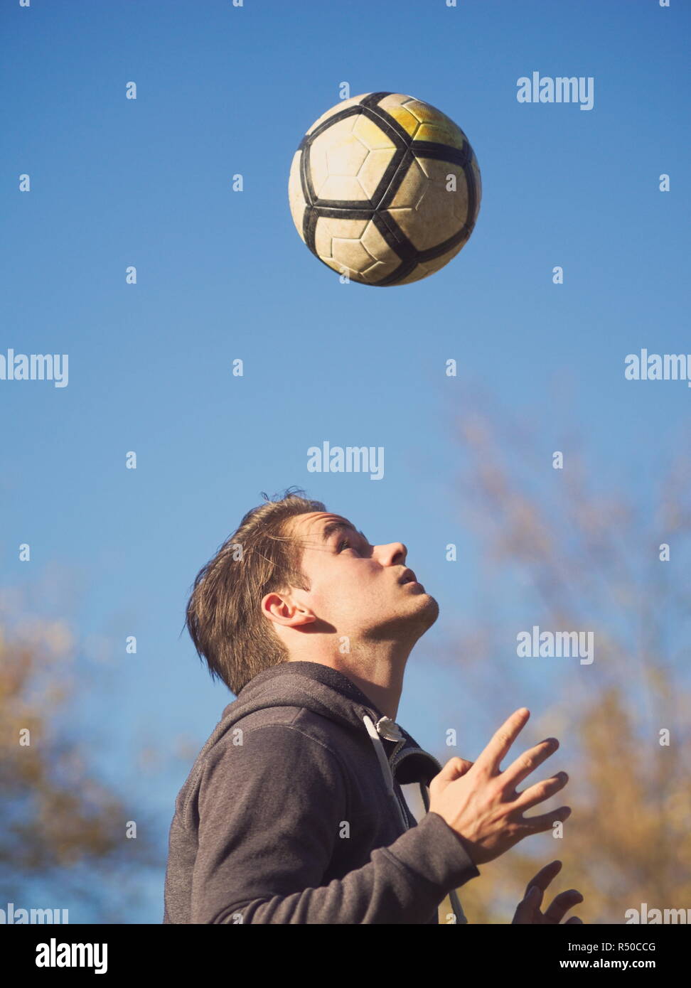 Professional football player header ball hi-res stock photography and ...