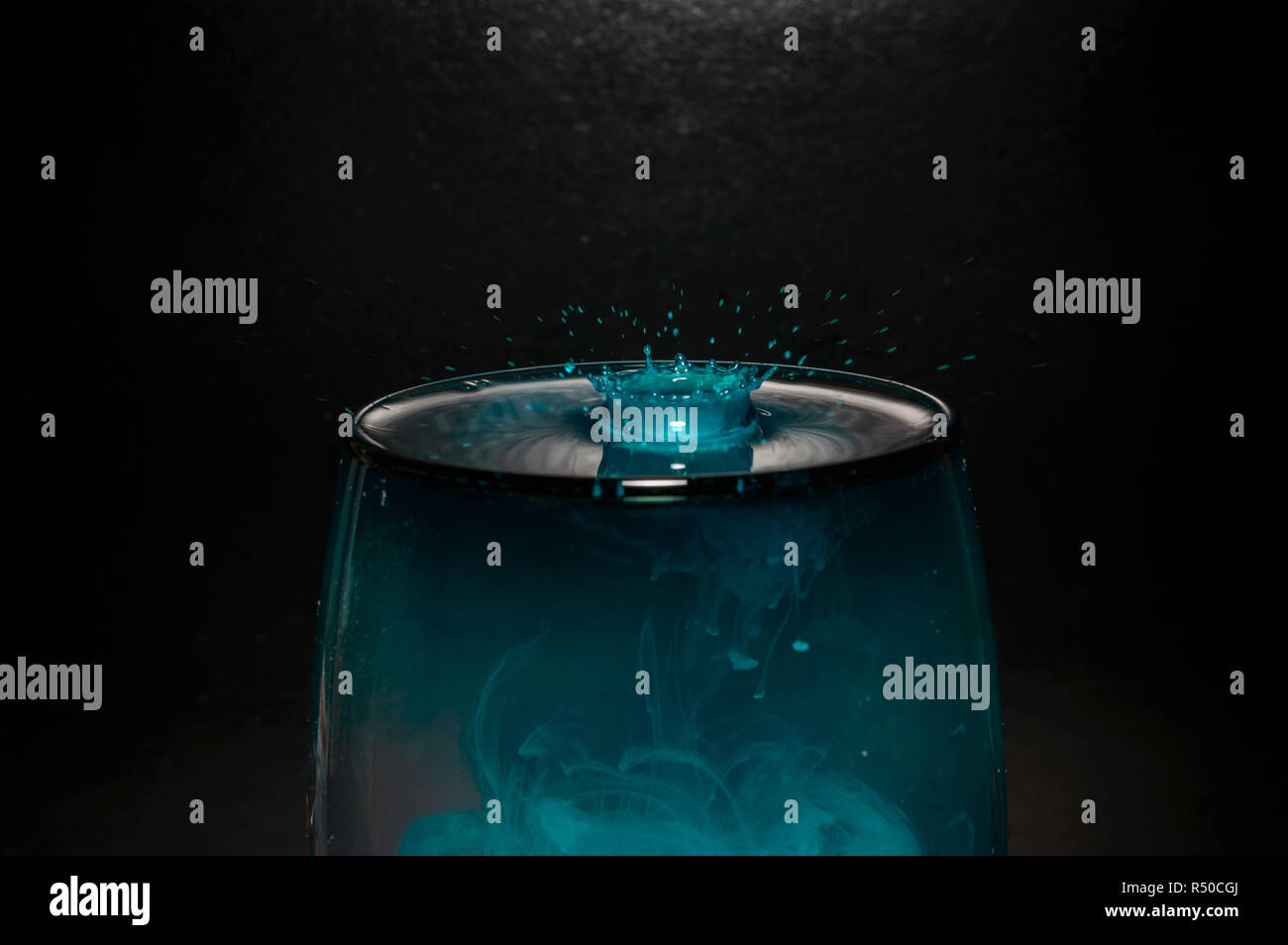 Drop of water splash hi-res stock photography and images - Alamy