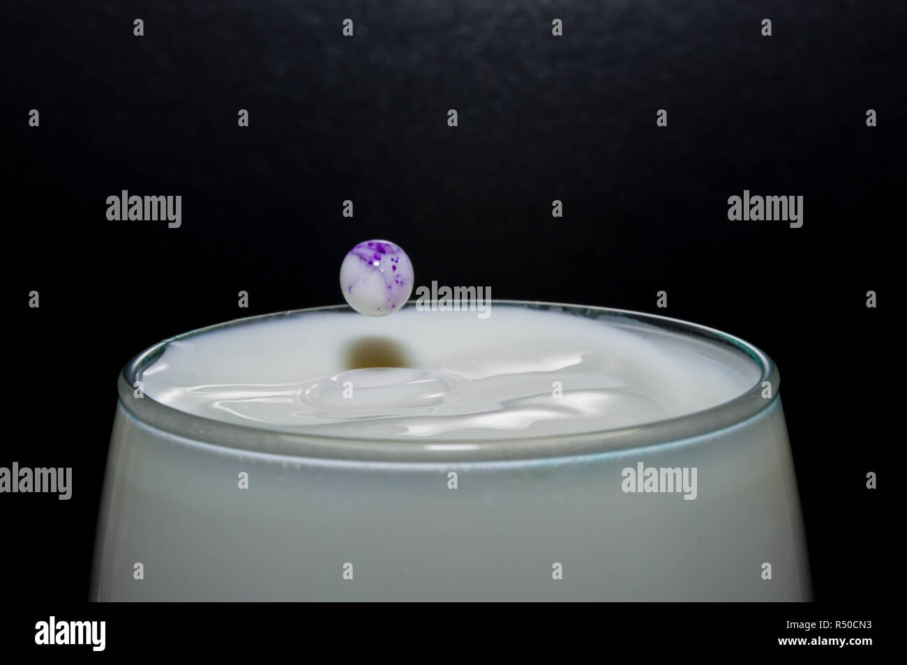 Milk magic hi-res stock photography and images - Alamy