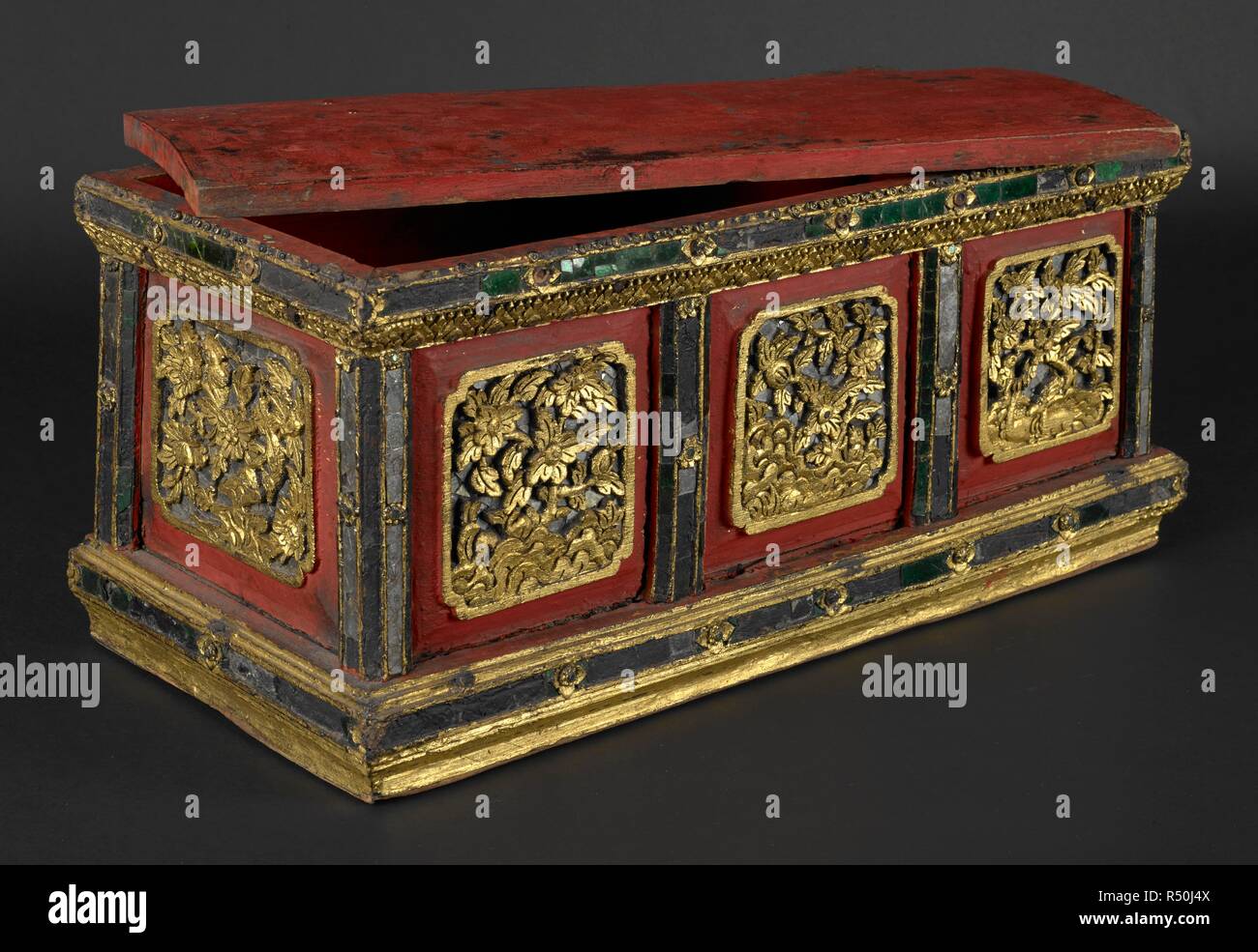 Lid and box made to contain a manuscript. 19th Century lacquer ...