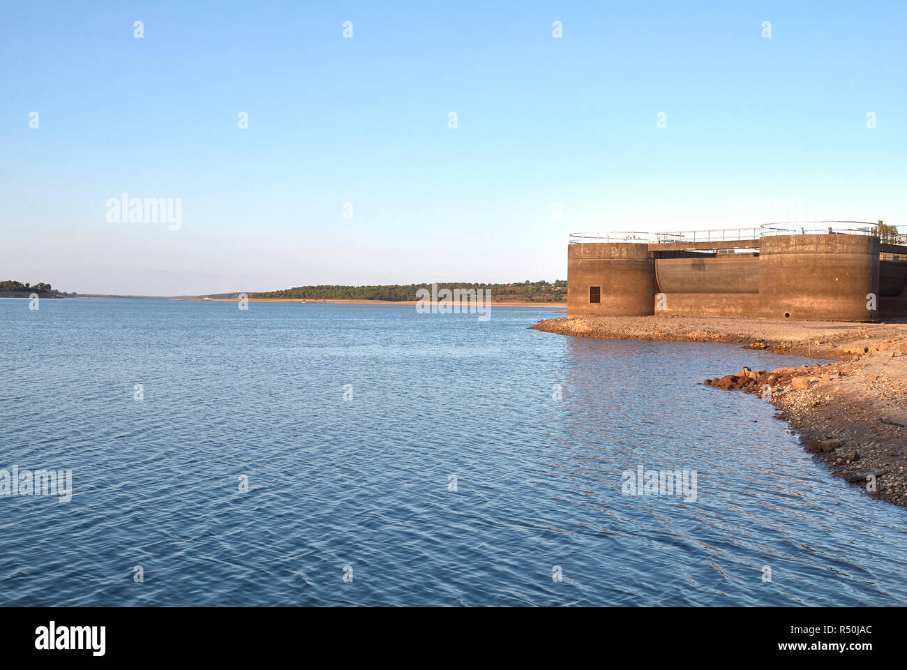 Dry dam hi-res stock photography and images - Alamy