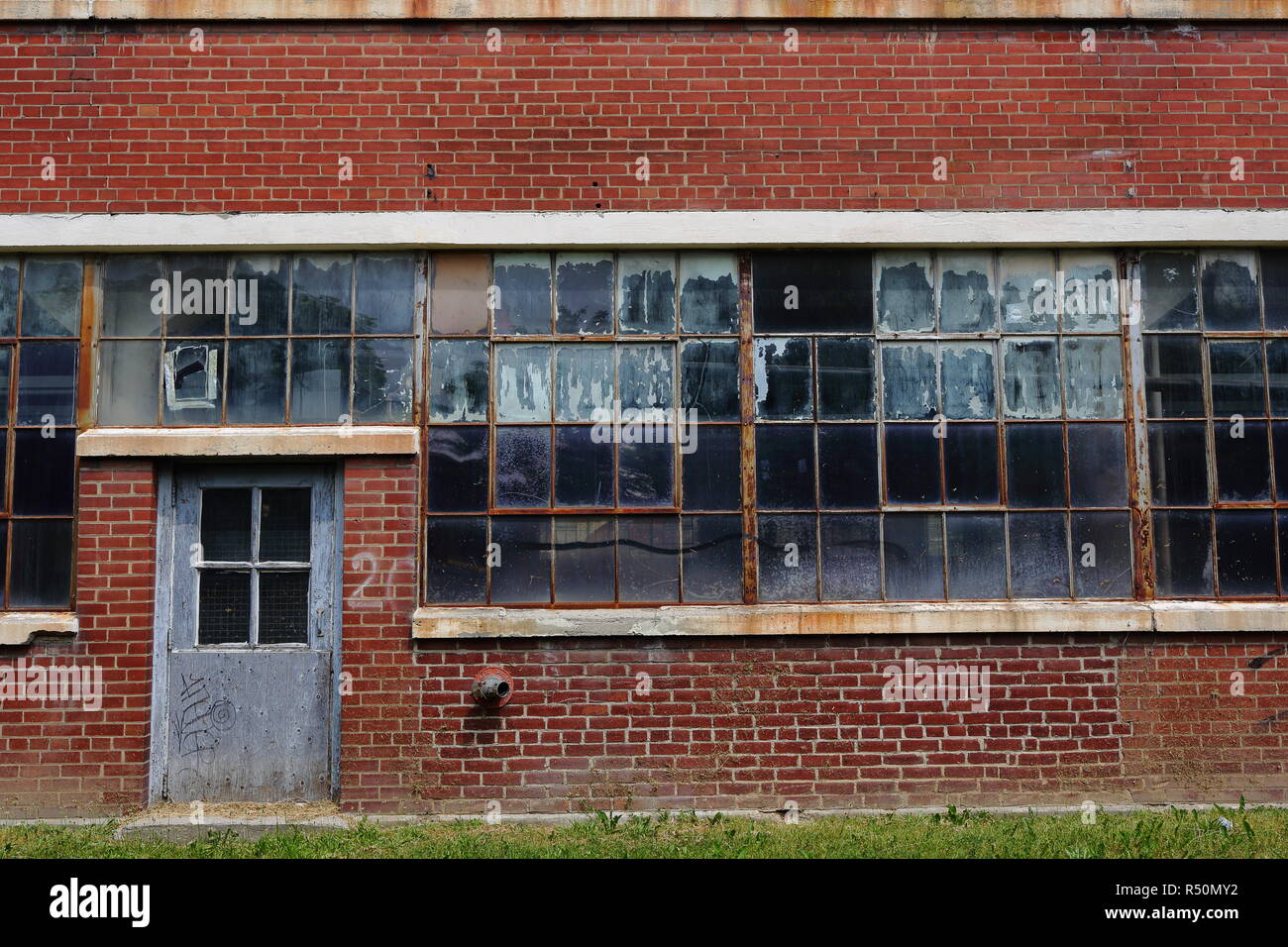 Old broken abandoned building hi-res stock photography and images - Alamy
